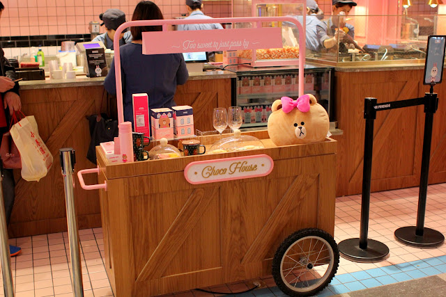 台灣首家 LINE FRIENDS Cafe & Store 超粉紅店舖於新光三越信義新天地登場 - 匡大不誇大部落格