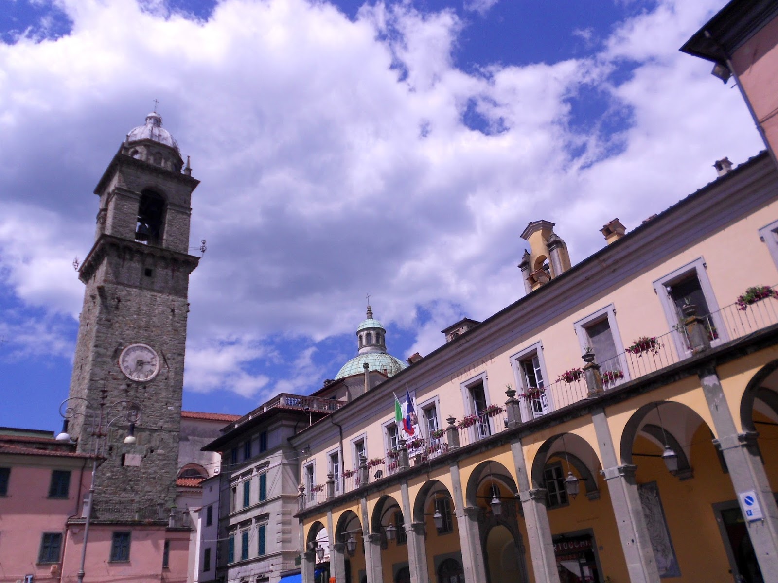 Un borgo in 5 foto: Pontremoli