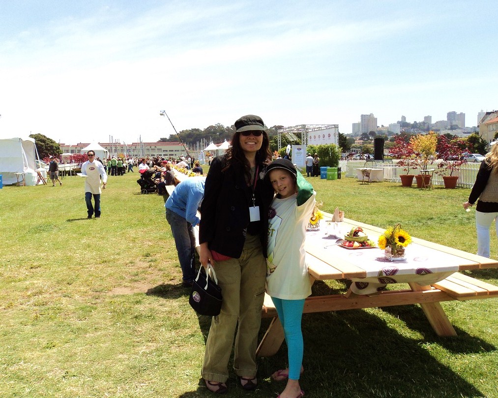 Bonggamom Finds: I sat at the World's Longest Picnic Table!
