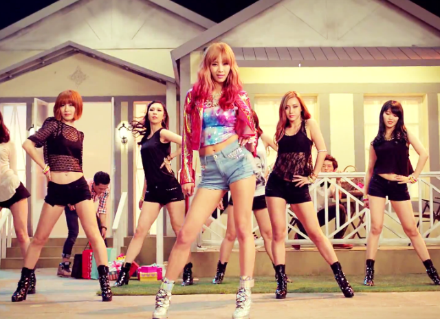 *예쁘게 살아*: G.NA's 2HOT Fashion