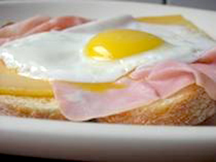 egglove: Uitsmijter or Dutch Fried Egg and Ham Breakfast