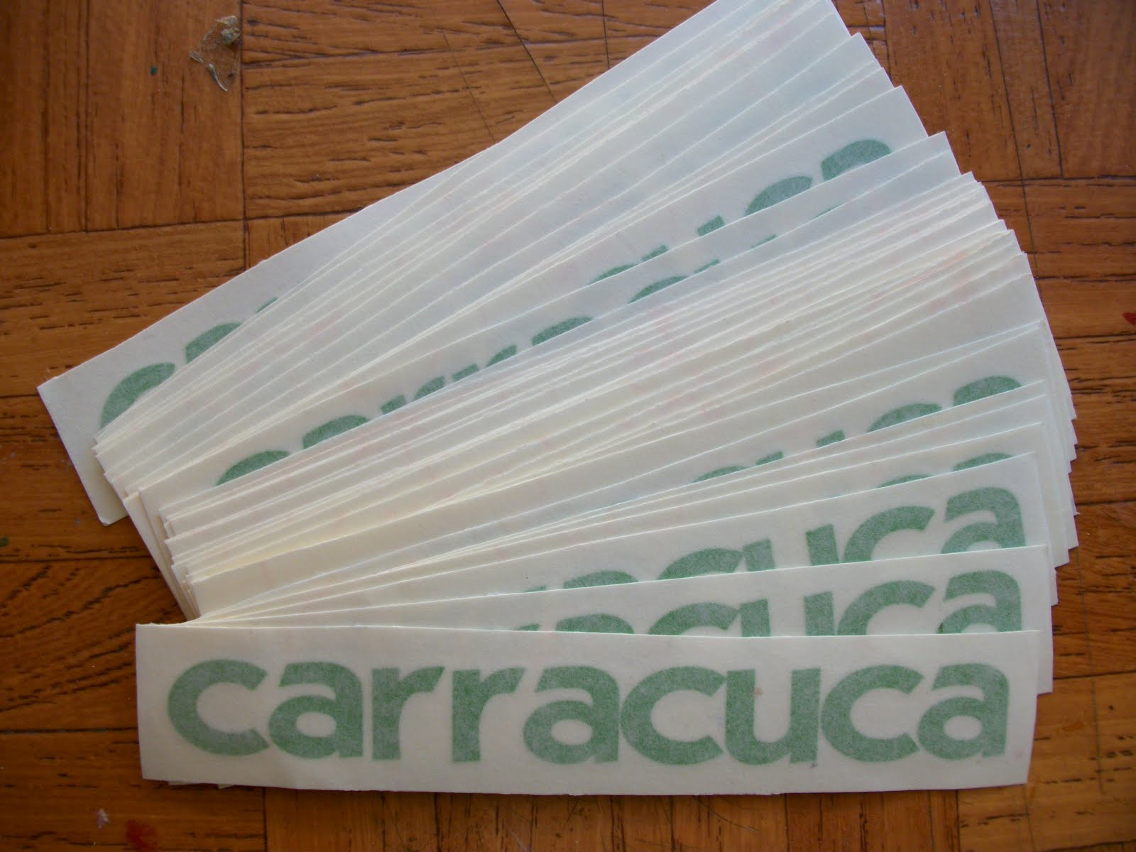 Rotulación - Pegatinas de Vinilo de corte - Carracuca | RoyoGráfico Rotulación - Pegatinas de Vinilo de corte - Carracuca | RoyoGráfico