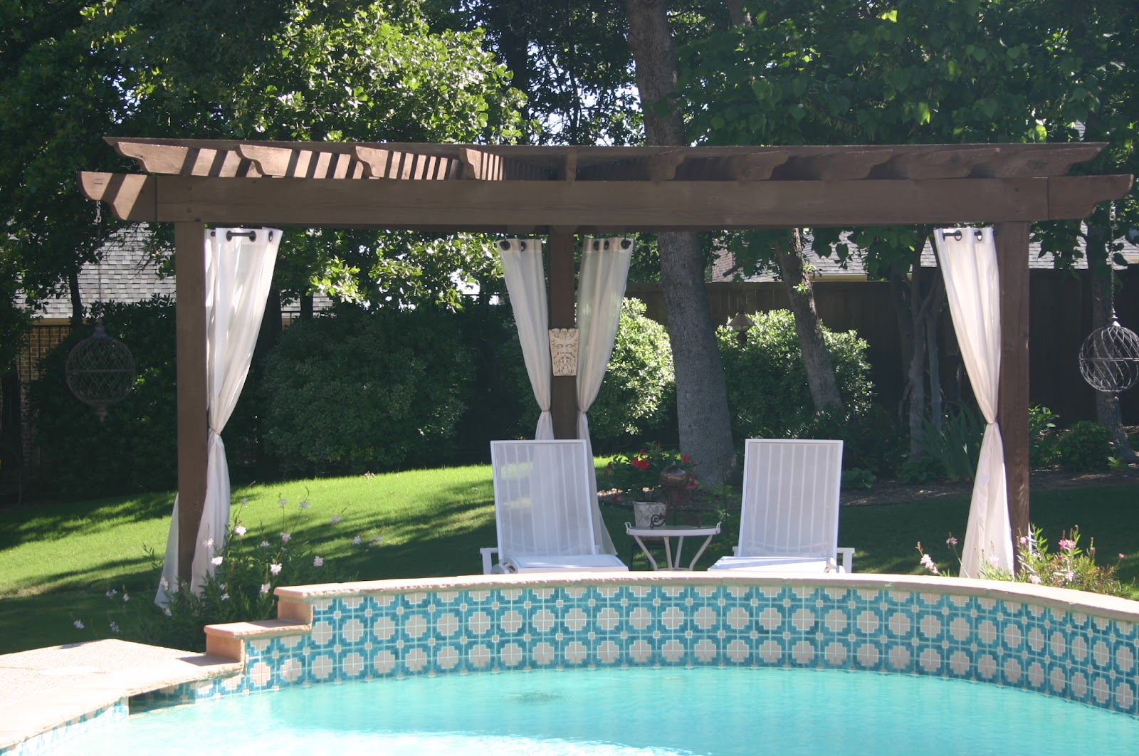 The Joi of Living: Outdoor Arbor Drapes