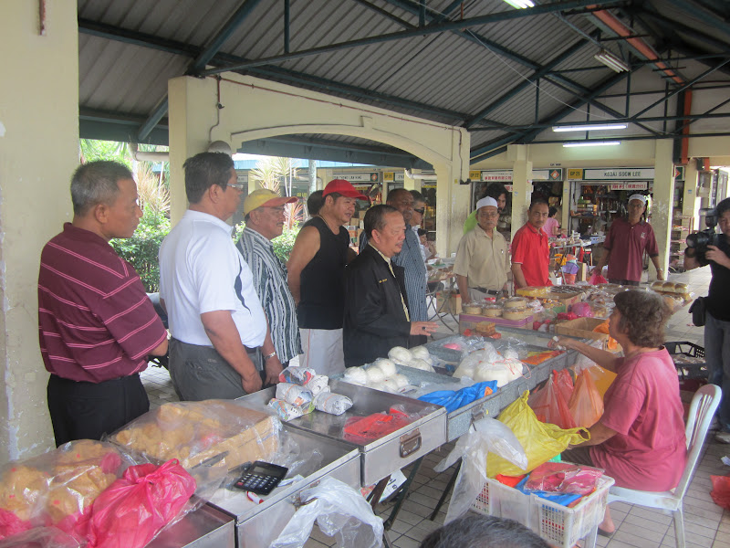 KHIDMAT MERU: TURUN PADANG DI PASAR BESAR KLANG