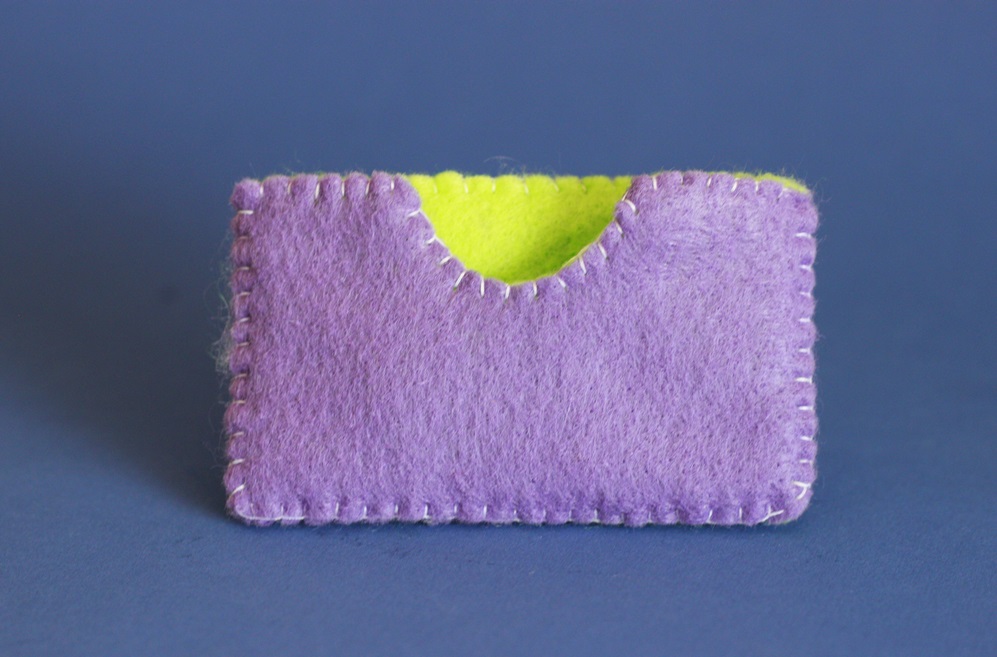 Liz Makes: Liz makes a felt business card holder