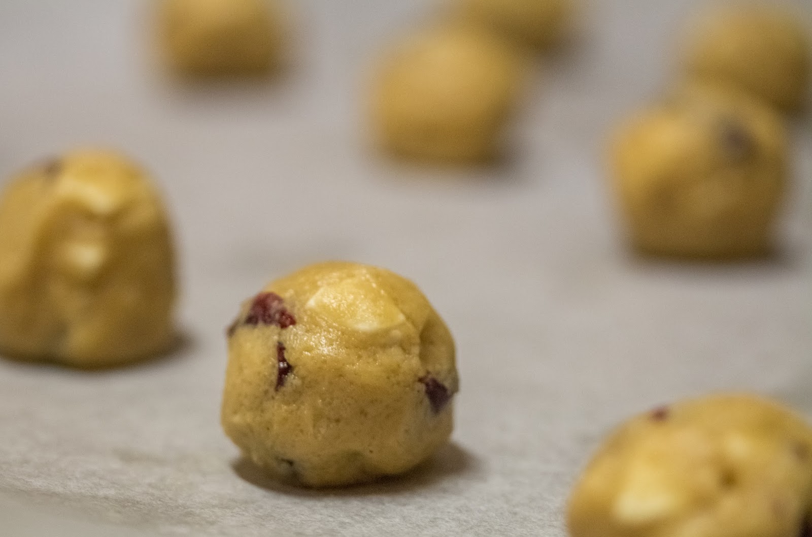 Taikinatassut: Karpalo-valkosuklaa cookies