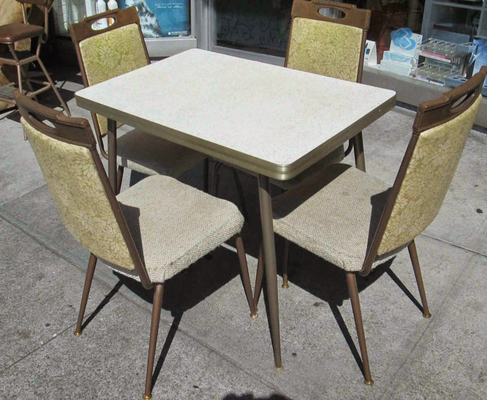 UHURU FURNITURE & COLLECTIBLES: **SOLD**Small Retro Formica Table with ...
