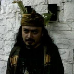 Man Jasad, Populerkan Iket Sunda di Kalangan Metalhead | blog sauted