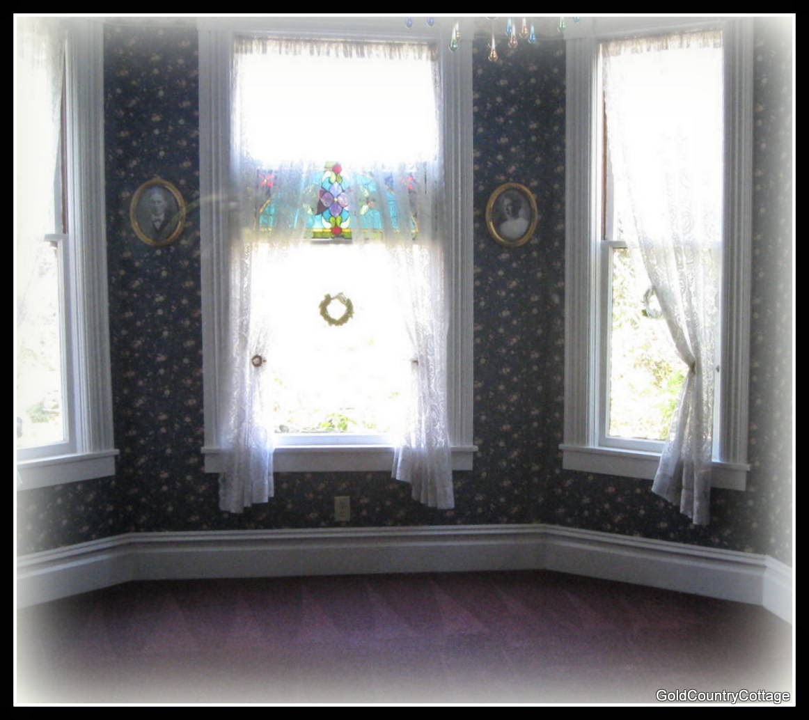 GoldCountryCottage: THE PROPER PARLOR...