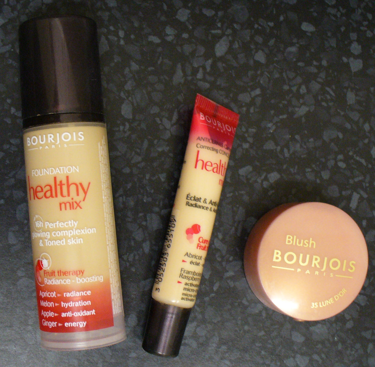 Buy. Blog. Sparkle*: Review: Bourjois Healthy Mix Foundation