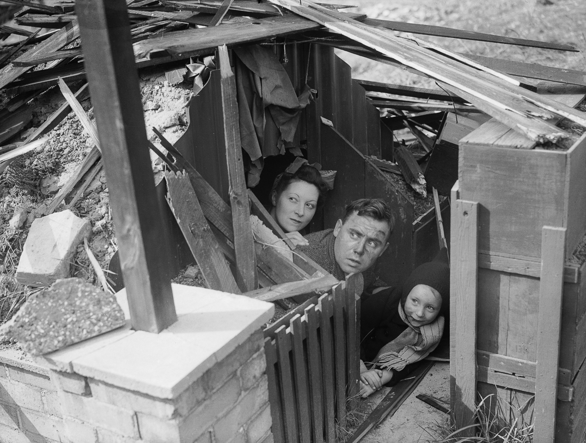 Backyard Bunkers of the Blitz: Pictures of How London Families Lived in ...