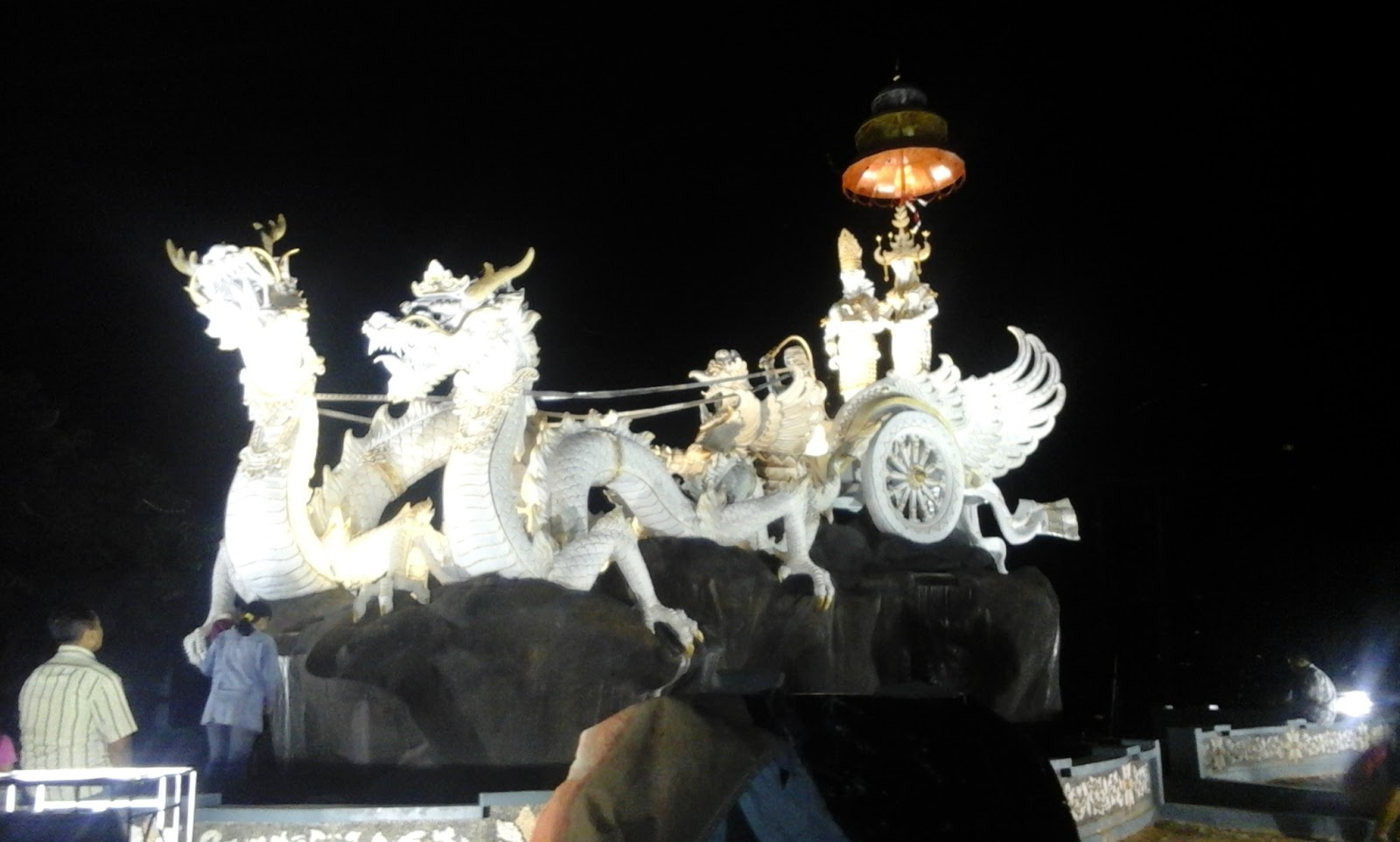 Tugu Ratu Icon Kabupaten Tulang Bawang Barat - Blogg cicipshareinfo