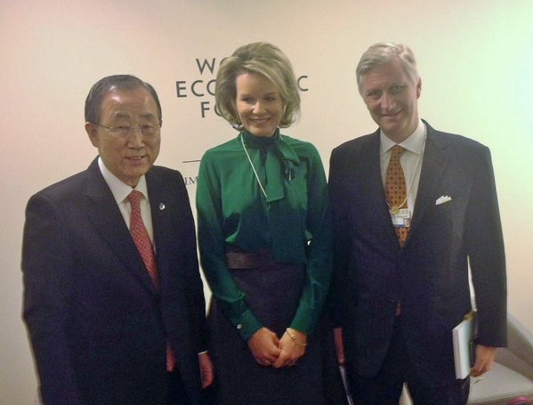 Queens of England: The Royal Wardrobe: 5 fabulous fashion moments