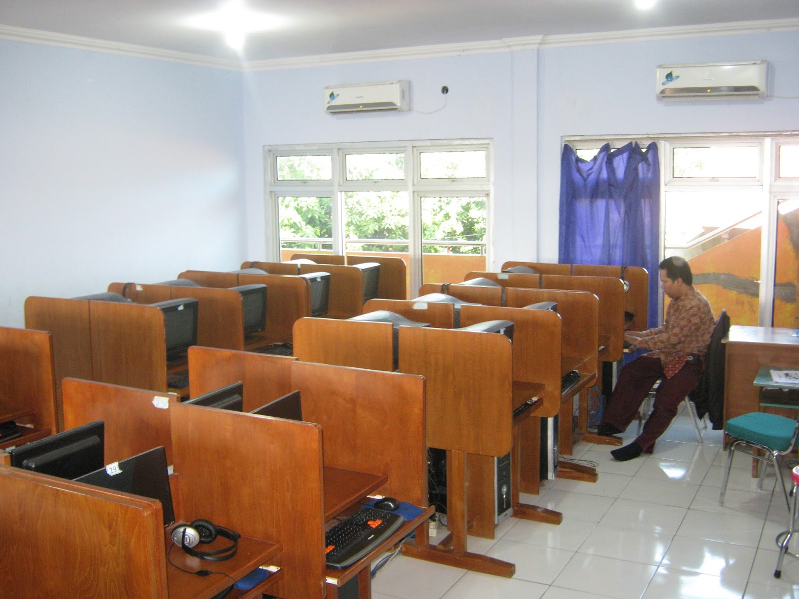 Pengadaan Perlengkapan Ruang Laboratorium - DUTA RIMBA INDONESIA