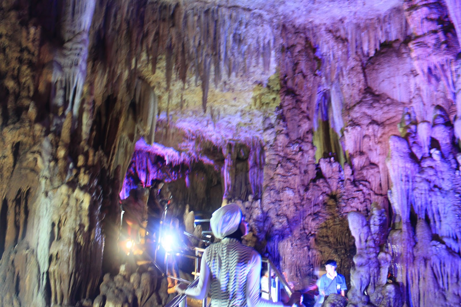 SETAPAK KECIL: Goa Gong - Extremely Beauty Of Pacitan