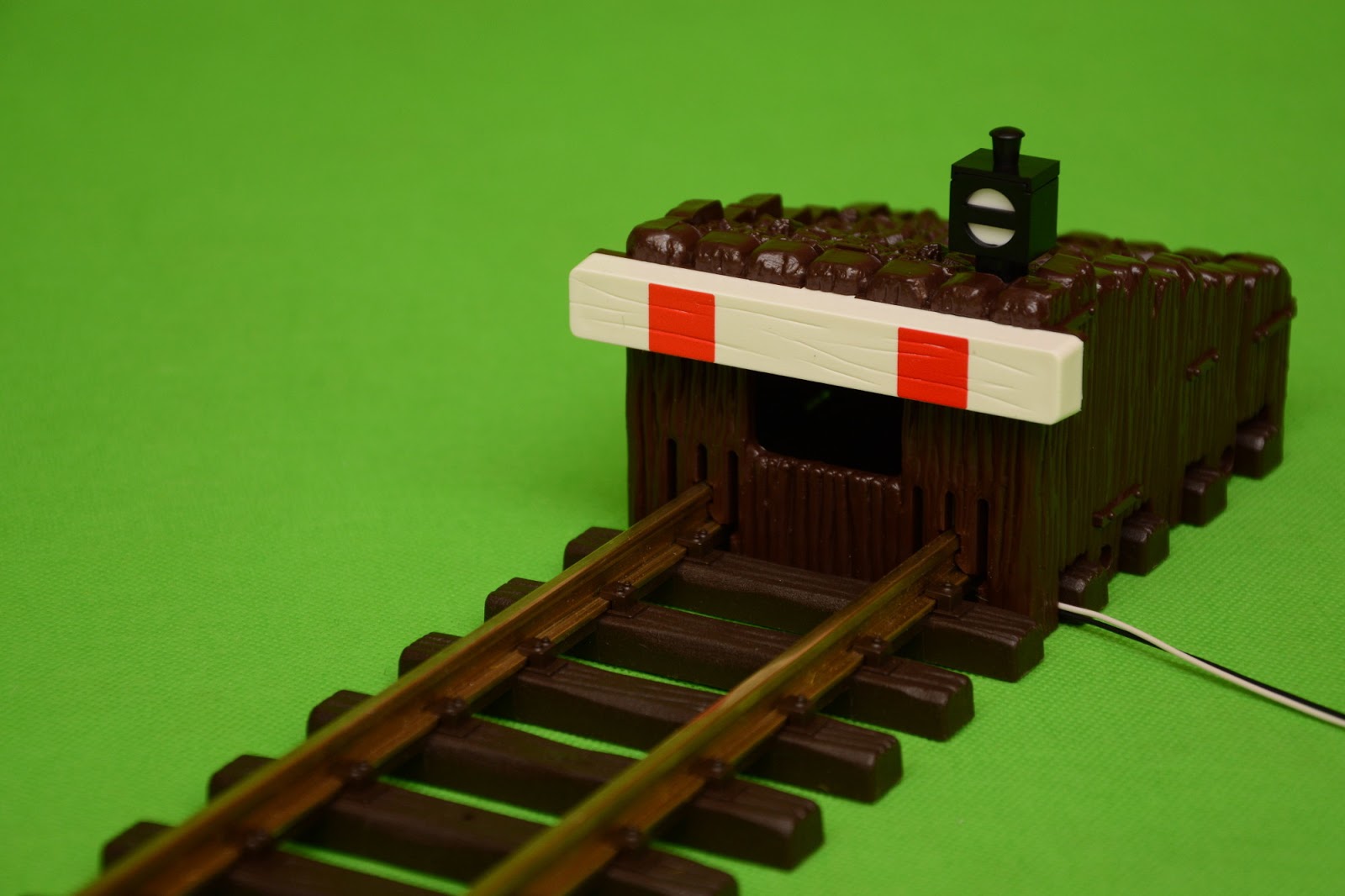 My Miniature Worlds: LGB 10310, G-Scale lighted track bumper