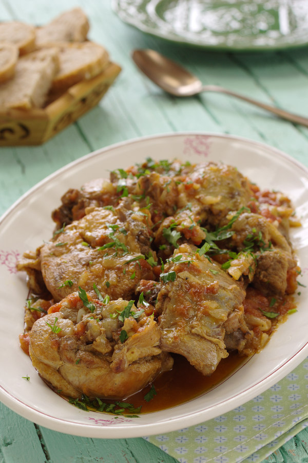 Cinco Quartos de Laranja: Frango estufado com tomate