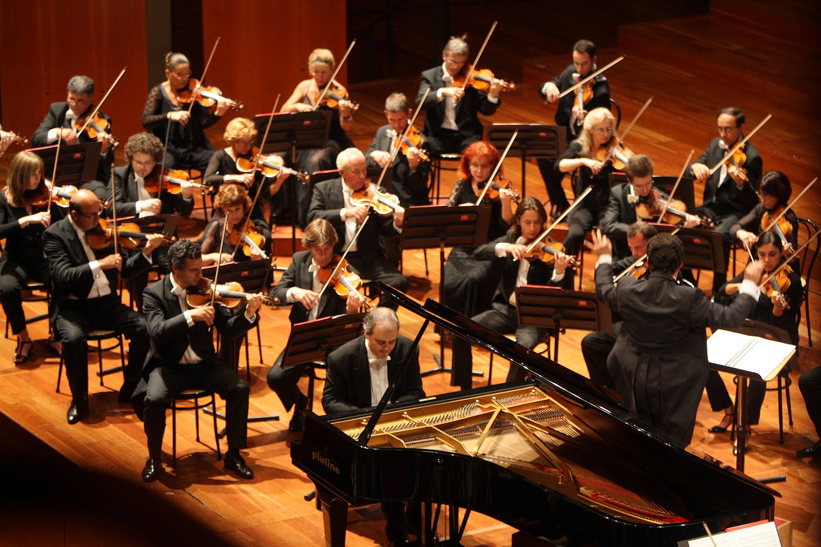 Una Voce Poco Fa: Tugan Sokhiev dirigió a la Orchestre National du ...