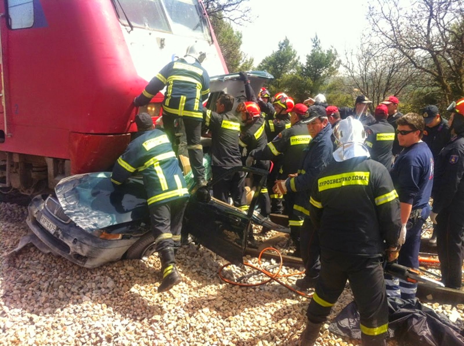 ΠΡΙΝ ΛΙΓΟ!!!ΤΡΑΓΩΔΙΑ!!!!ΘΑΝΑΤΗΦΟΡΟ ΑΤΥΧΗΜΑ ΜΕ ΤΡΑΙΝΟ ΣΤΗΝ ΕΛΛΑΔΑ ...