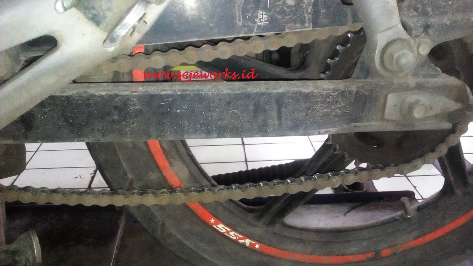 Cara Merawat Rantai Motor