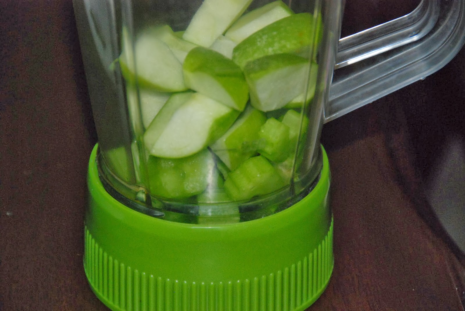 Laman Dapur Maya Ezujusoh: Cara-Cara Membuat Jus Saderi N Epal