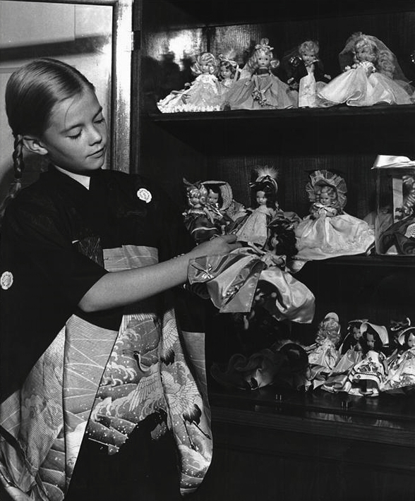 35 Rare and Adorable Photos of Child Star Natalie Wood in the 1940s ...