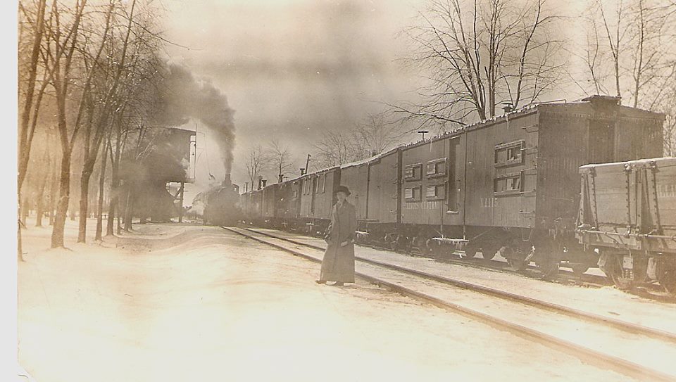 Towns and Nature: Ramsey, IL: IC (and then NKP) Depot and IC Water Tower