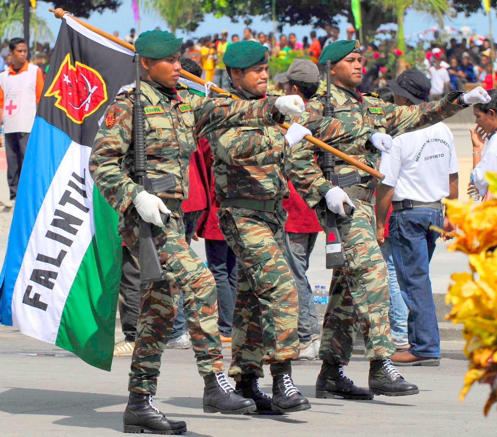 FALINTIL-FDTL SACKS SOLDIERS AND SETS EXAMPLE FOR THE COUNTRY - Página ...