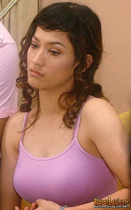 +35 Foto Payudara Besar Artis Cantik Indonesia