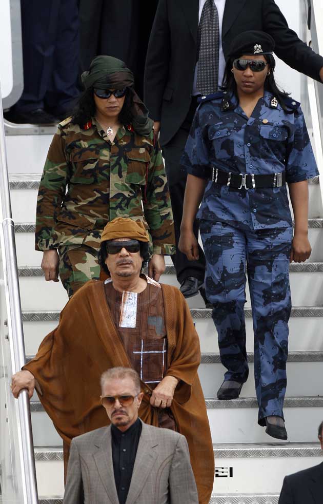 TENDAI TODAY: Gaddafi's Women Bodyguards: Photos Of The Amazonian Guard