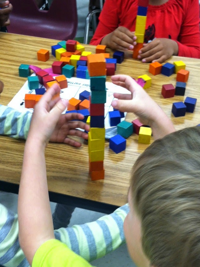 Señora Speedy: Playing with blocks to practice colors