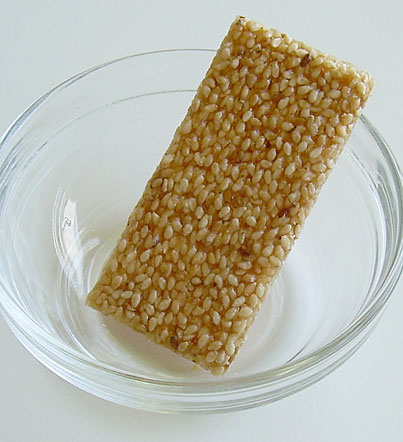 Japanese Snack Reviews: Louck's Sesame Snaps