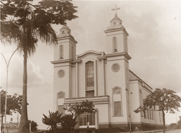 Museu Fotográfico de Divinópolis : Largo da Matriz & Catedral do Divino ...