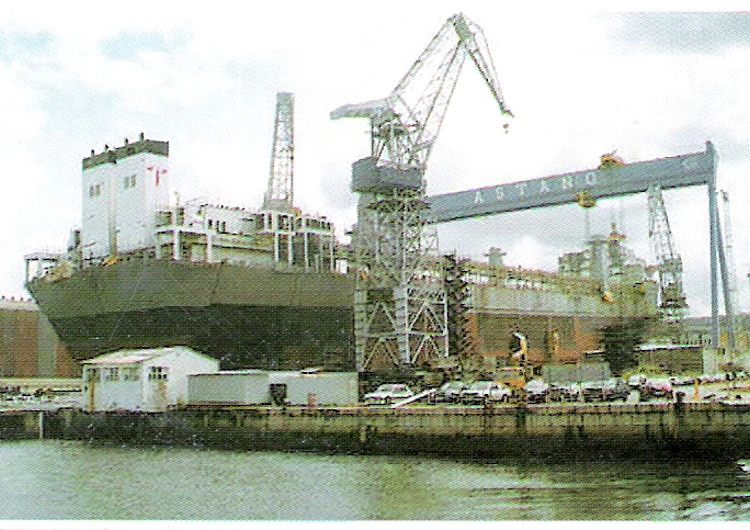 Fene.com1: Tal día como hoy: Astano bota la plataforma «Discoverer Spiri»