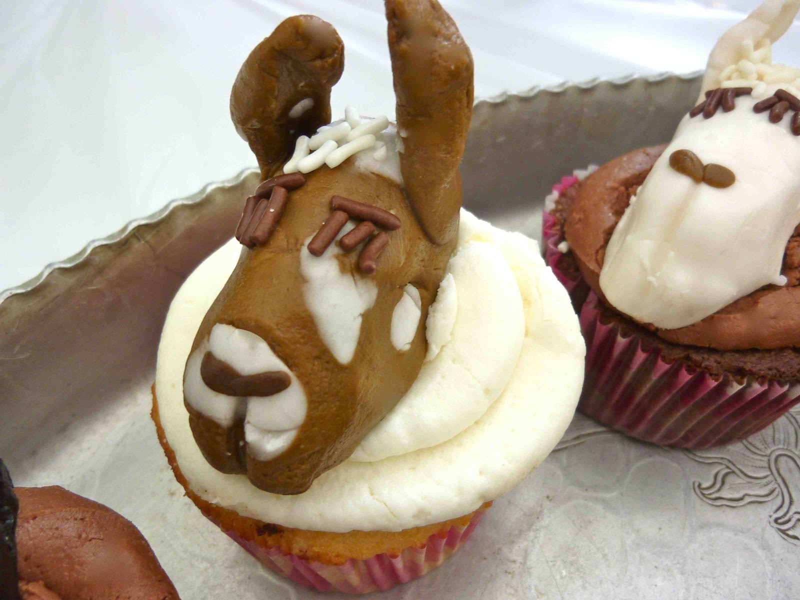 Llama Cupcakes for Llama Day – Diary of a Mad Hausfrau