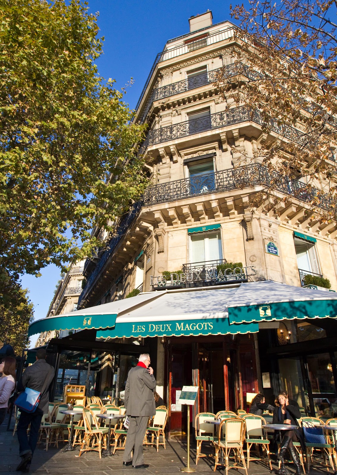 Life of a Lil Notti Monkey: Les Deux Magots