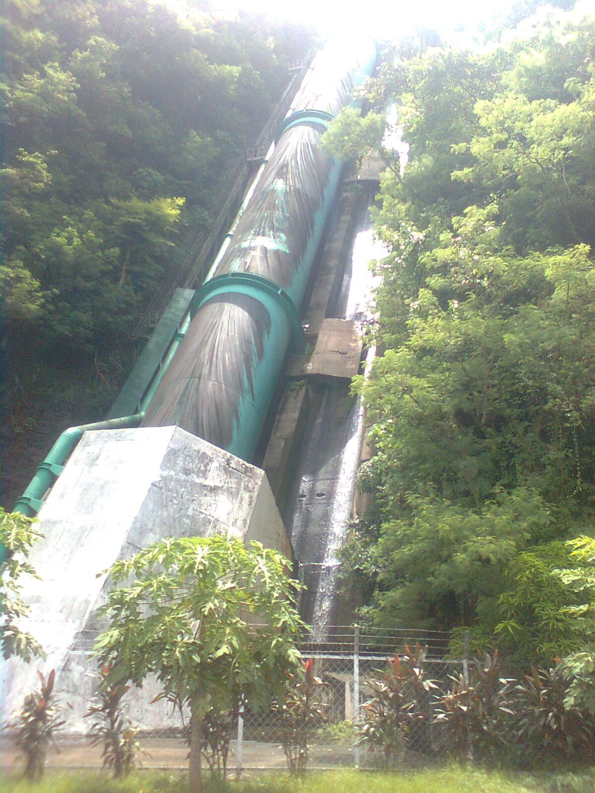 JorgeusBikers: Lake Caliraya and the Hydroelectric Dam