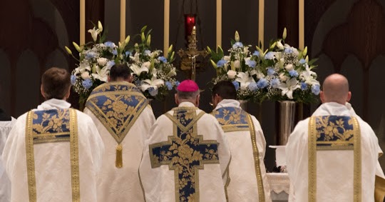 CATHOLICVS: Miles de personas asisten a la solemne Santa Misa ... CATHOLICVS: Miles de personas asisten a la solemne Santa Misa ...