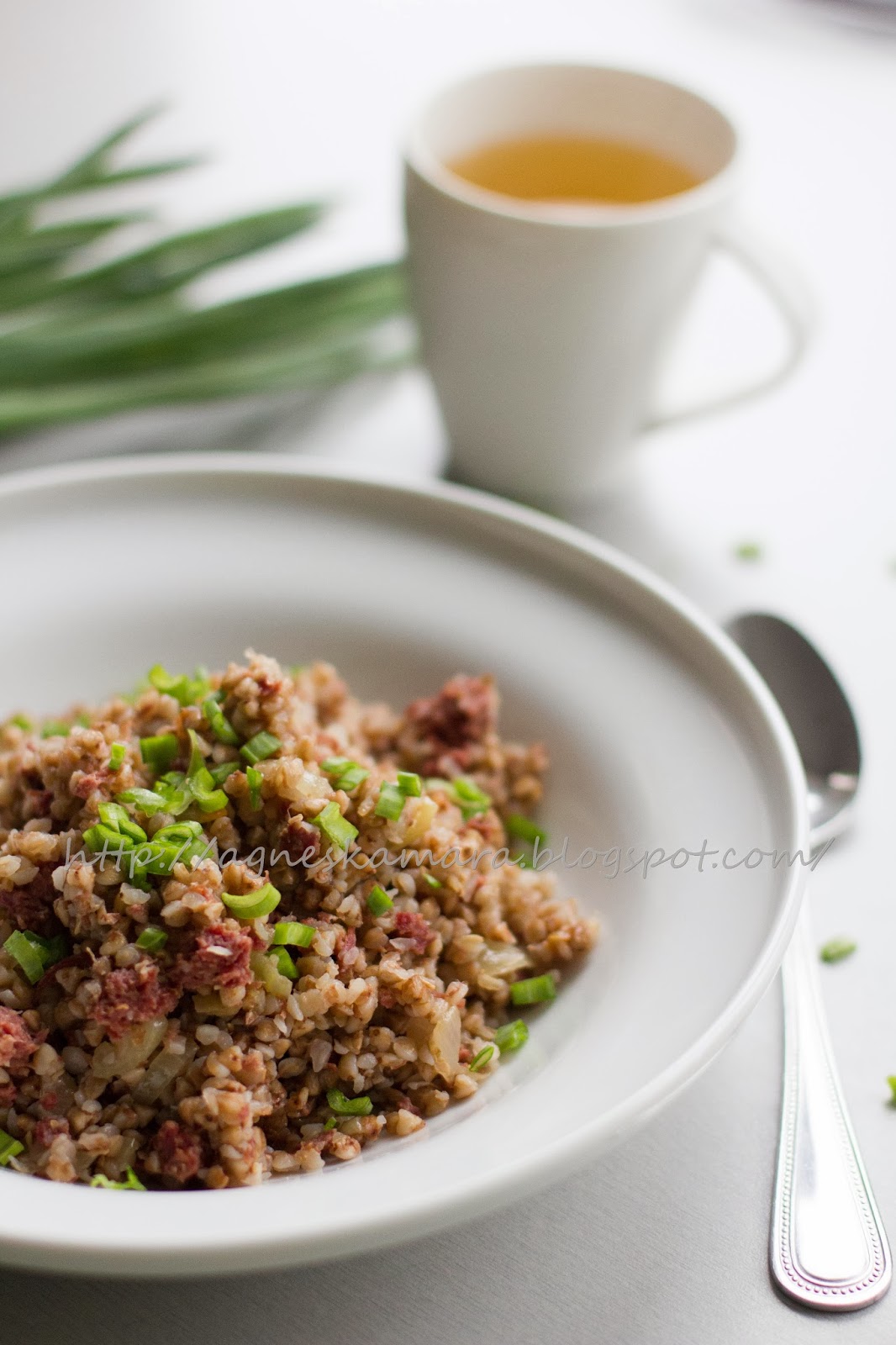 Grikių košė su mėsa ir svogūnais