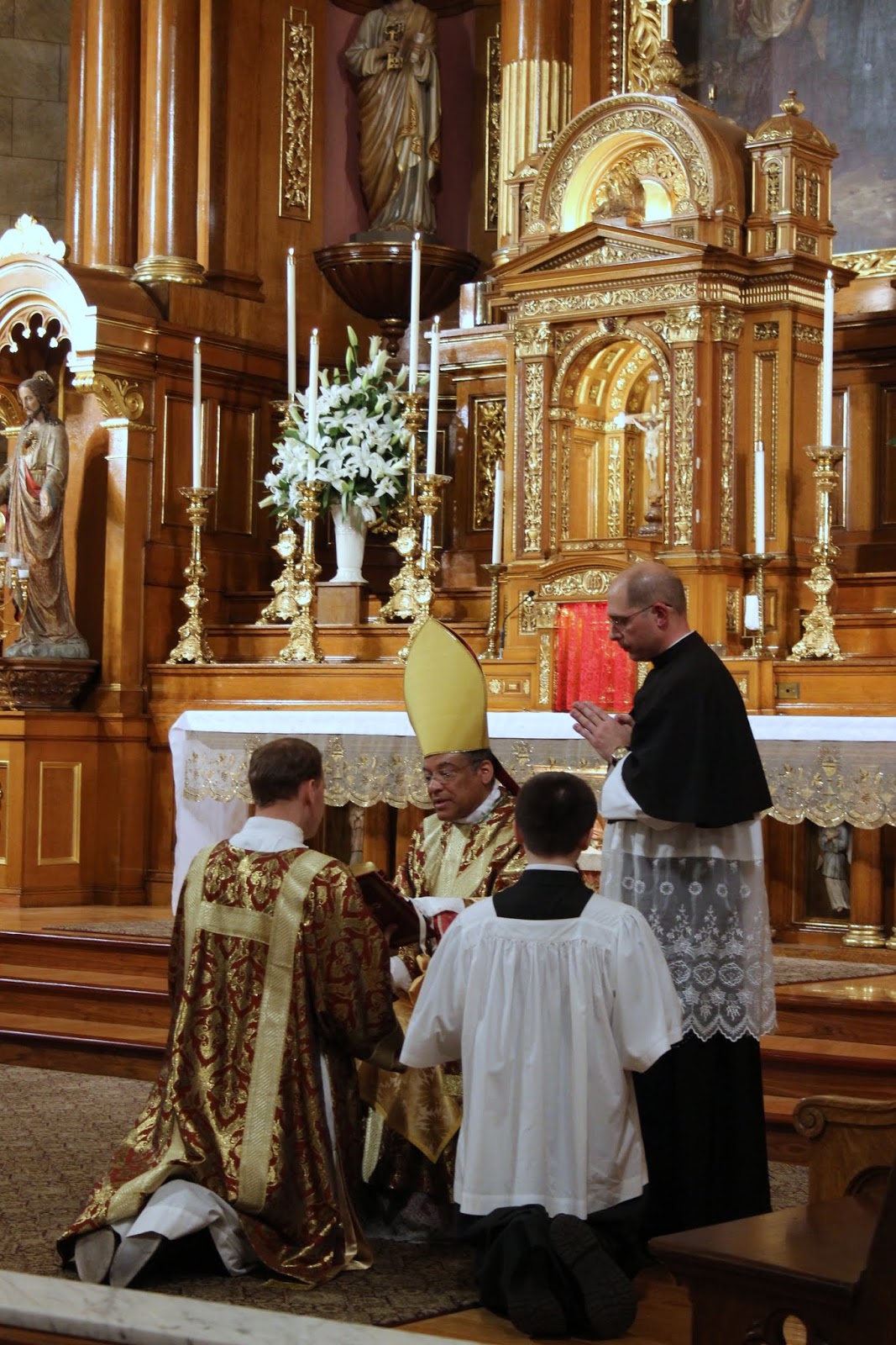 New Liturgical Movement: Pontifical Mass at St. John Cantius Before the ...