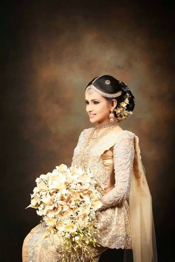 Saranga Disasekara and singer Umali Thilakaratne wedding ~ Sri Lankan ...