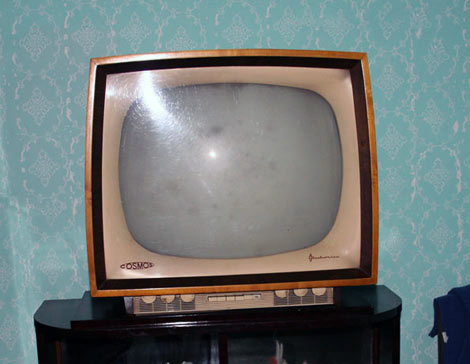 Si totusi povestile...: Televizorul Cosmos