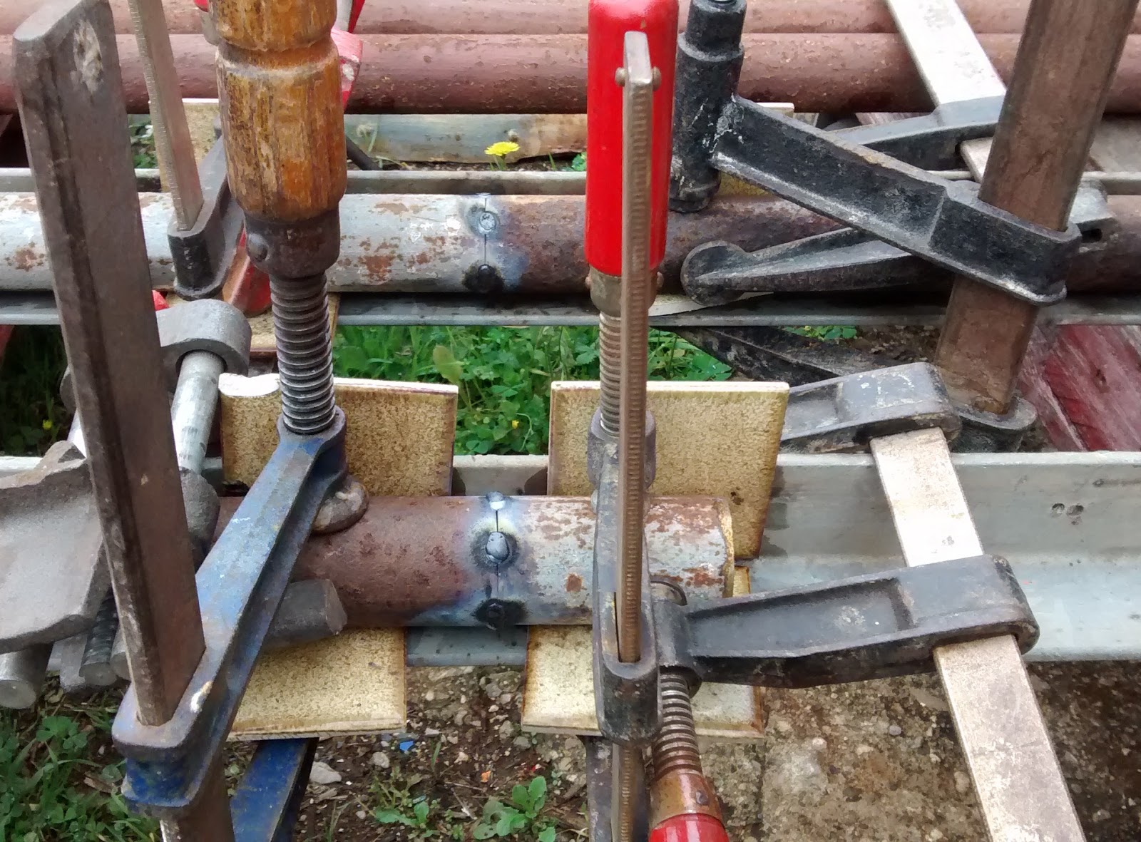 grinchou-blog: Rabouter 2 bouts de tube en acier par soudure à l'arc