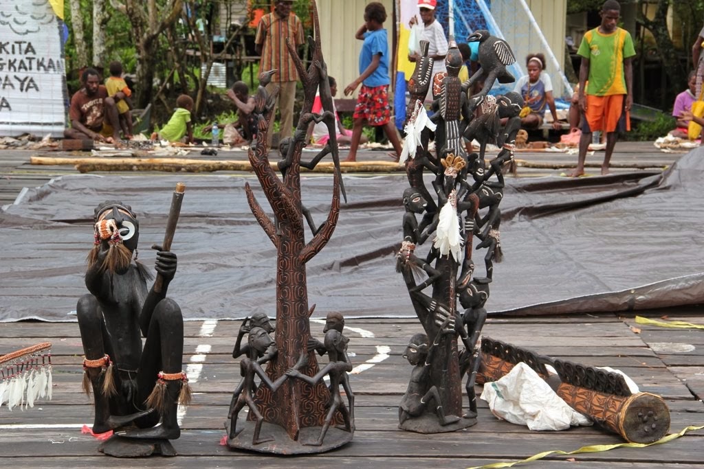 Asmat Cultural Festival, Indonesia - berfose