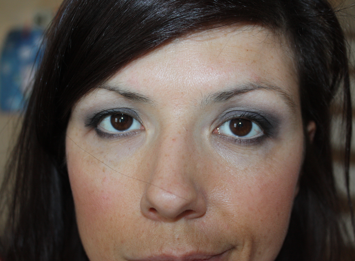 Makeup avec le fard MAC Scene ~ The Girls Next Door