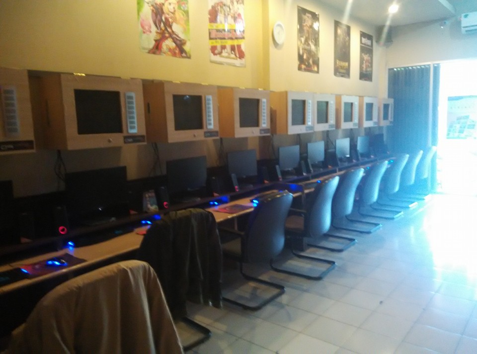 20+ Desain Warnet dan Game Center Minimalis, Mewah dan Terbaik