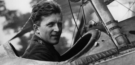 Chant du Départ: The Friday Flyby - 05 April