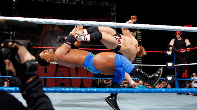 WWE In live!!!!: TEAM HELL NO vs THE PRIME TIME PLAYERS