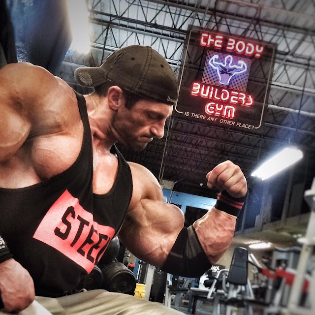 Muscle Lover: American IFBB Pro bodybuilder Brian Yersky