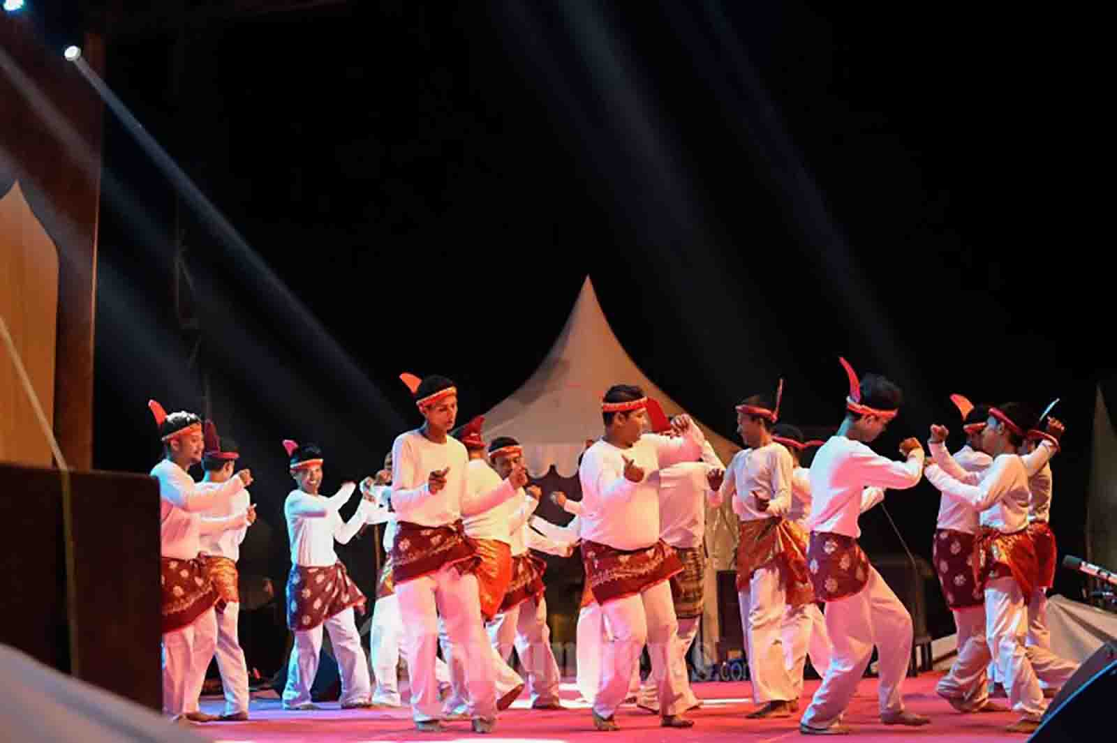 Tarian Tradisional Dari Aceh (Nanggroe Aceh Darussalam) - Cinta Indonesia